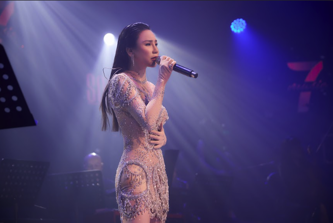 Ho Quynh Huong a fondu en larmes le jour de son retour à Hanoï - Vietnam.vn