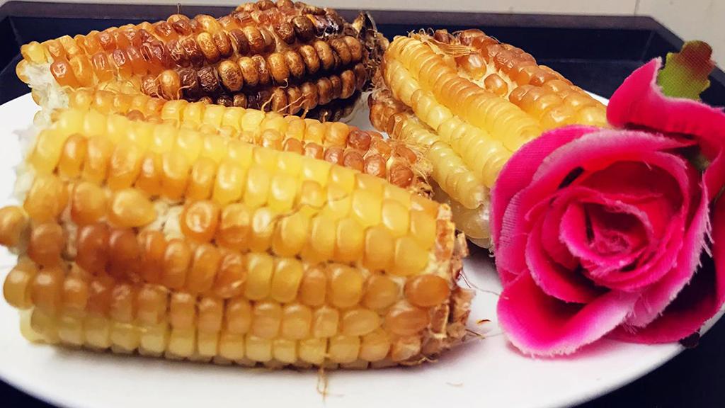 Gió đông về nhớ ngô nướng Hà Nội - Vietnam.vn