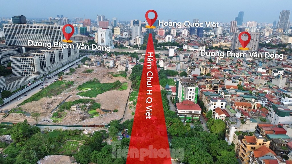 Panorama of the location where the underpass will be built at Hoang Quoc Viet - Pham Van Dong ...